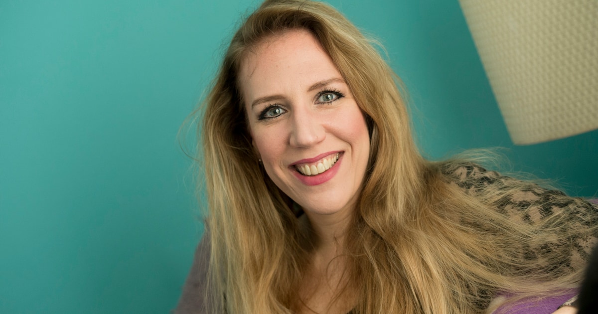 Joyce uit Apeldoorn schrijft lied voor gepeste kinderen | Apeldoorn ...