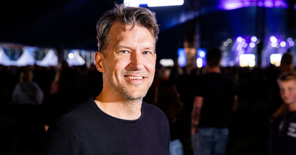 Wesley (48) komt speciaal voor ‘zijn’ Normaal overgevlogen uit Amerika ...