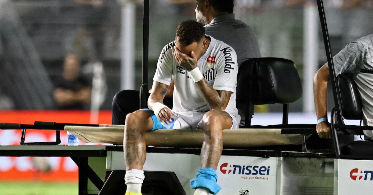 Neymar raakt wéér geblesseerd en gaat in tranen naar de kant: ‘Dit is een groot verlies ...