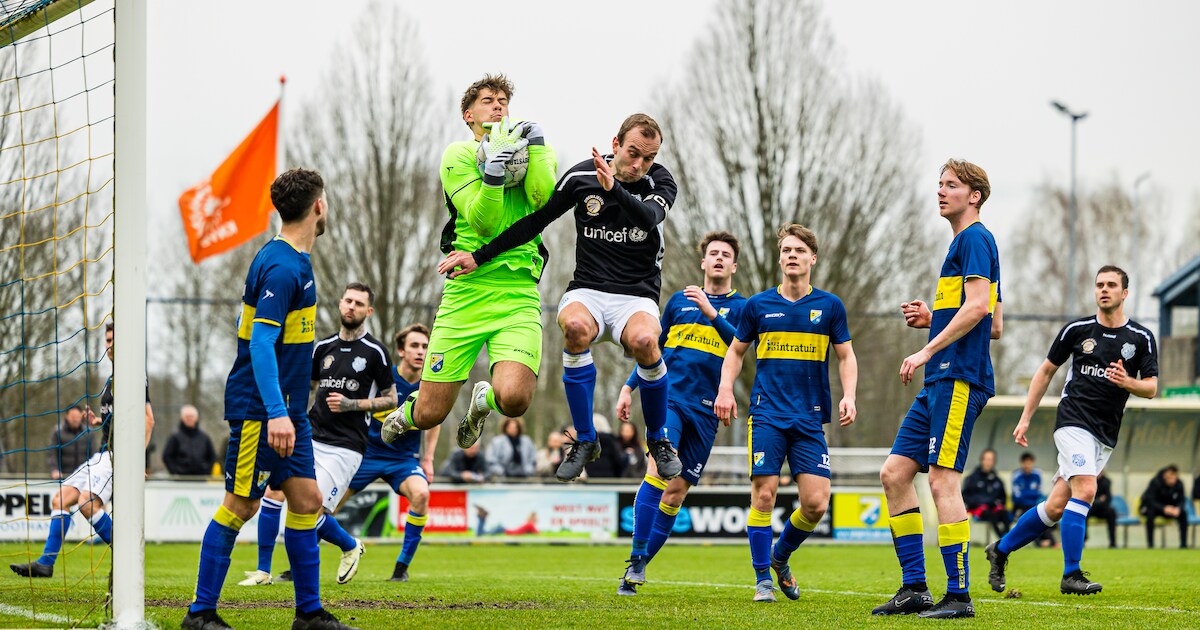Na ‘wake-up call’ blijft AZC op titelkoers door nipte zege bij Lochem ...