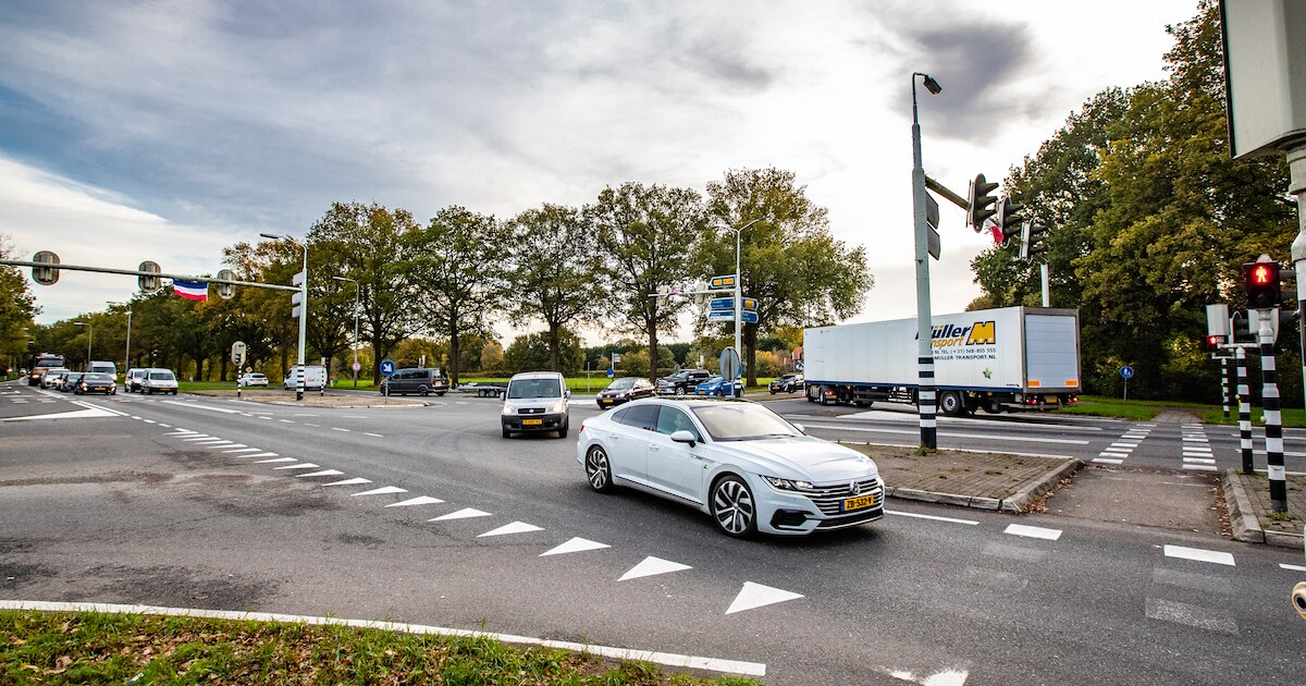 Berucht kruispunt in Raalte krijgt mogelijk een flitspaal (en niet alleen voor hardrijders ...