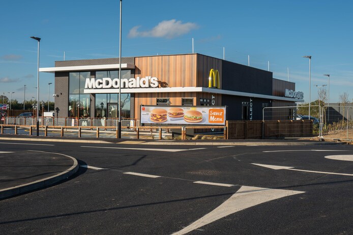 Bewoners Oosterwold starten inzamelingsactie voor juridische bijstand tegen komst McDonald’s ...