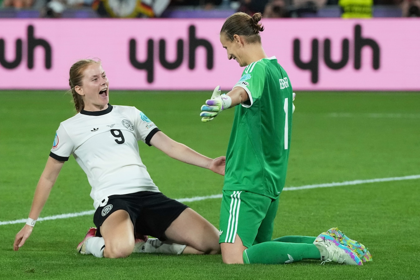Tienkoppig Duitsland houdt stand in hectisch duel met Frankrijk en ...