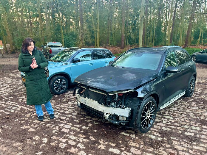 Carlien uit Biddinghuizen komt terug naar parkeerplaats en treft haar ...