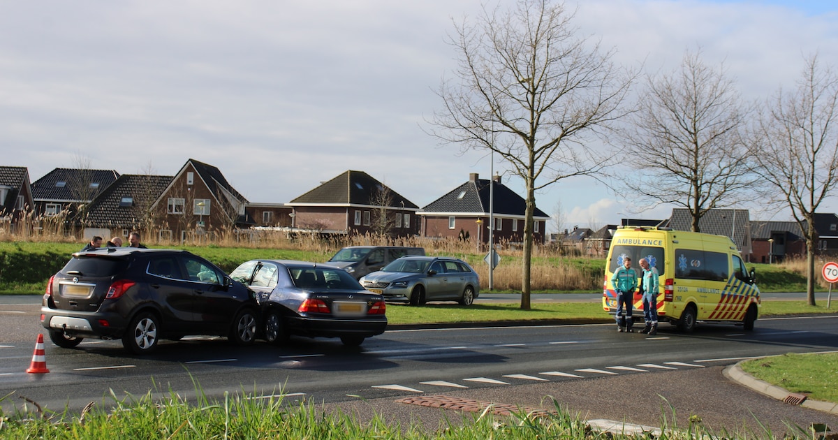 Twee auto’s beschadigd na ongeval op kruising Lelystad | 112 nieuws Lelystad | destentor.nl
