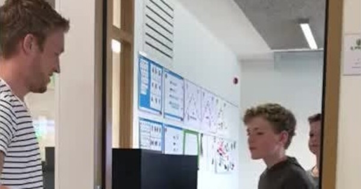 Meester uit Lochem heeft unieke groet voor elke leerling | Lochem ...