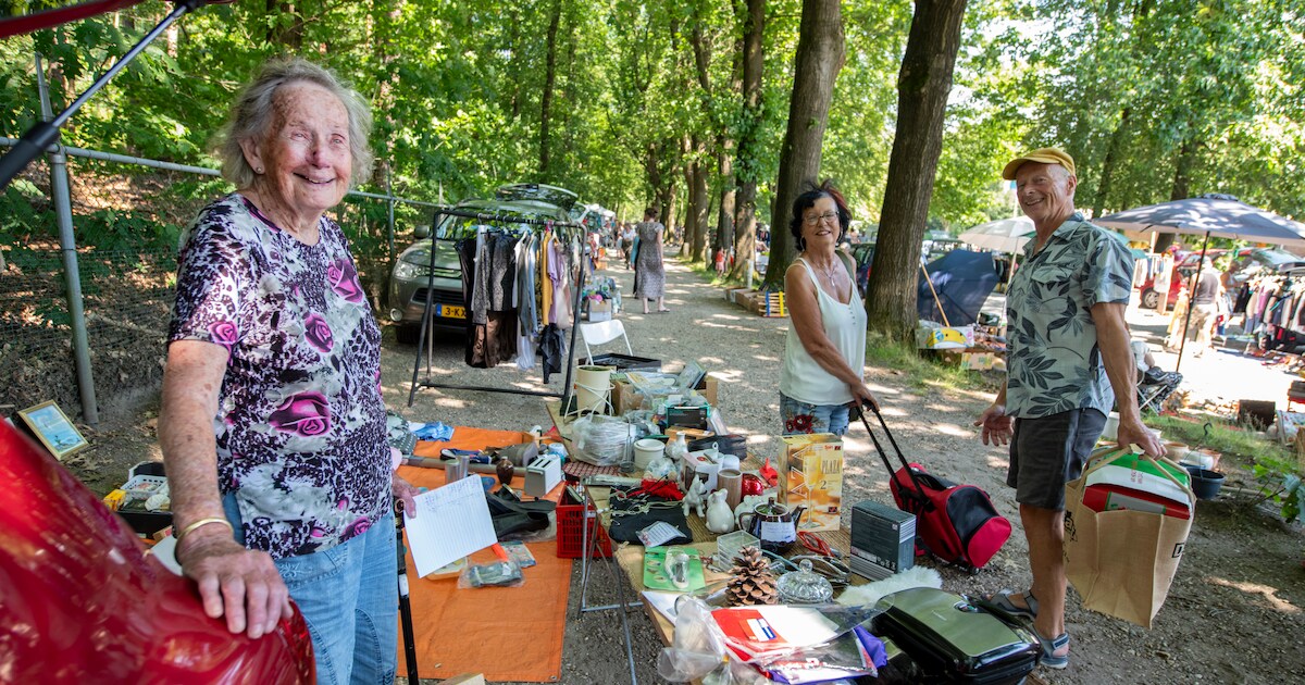 Kofferbak-icoon Annie (93) zwaait na 20 jaar af in Apeldoorn: ‘Kanten ...