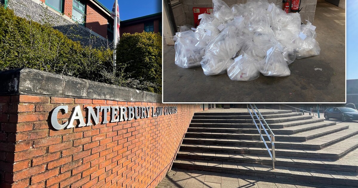 De thuiskomst van de vrijgesproken Jelle Post uit Urk: warm welkom met ...