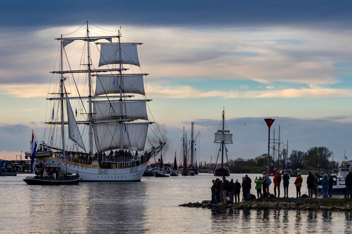 Zien! Bekijk hier de traditionele vlootschouw van Sail Kampen 2024 ...
