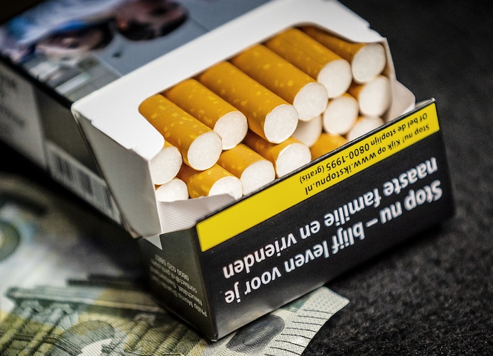 Pakje shag voor 25 euro? Over de grens kost-ie minder dan de helft ...