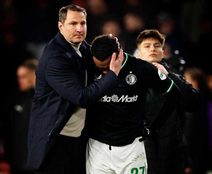 Het gefluister over positie Brian Priske bij Feyenoord is inmiddels net zo sterk als voor Bayern ...