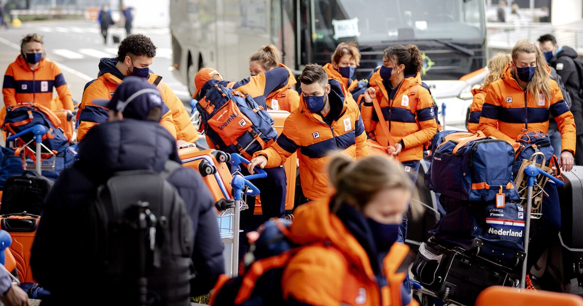 Rommelige aankomst sporters Team NL in Peking | Olympische Spelen | De ...