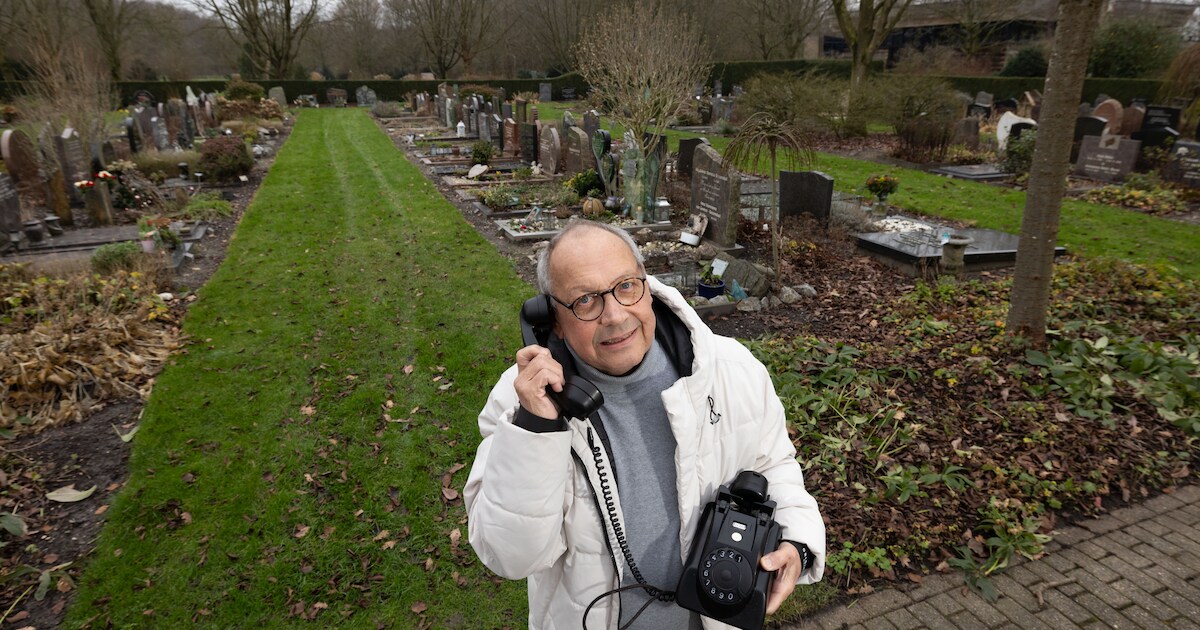 Bellen met een overledene in een telefooncel in Lelystad: ‘Ik denk dat ...