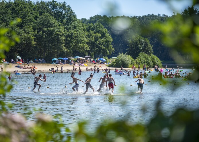 Mishandeling op naturistenstrand van Bussloo: politie zoekt nog naar ...