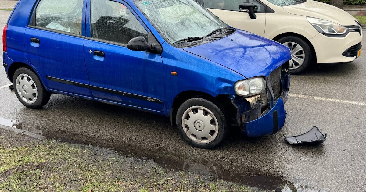 Twee auto’s beschadigd na botsing op de Jachtlaan in Apeldoorn | Regio ...
