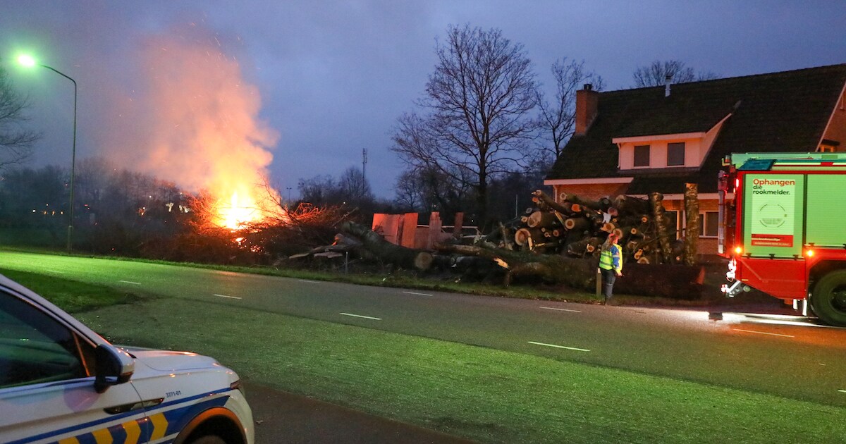 Brand in berg tuinafval zorgt voor veel rookontwikkeling op ...