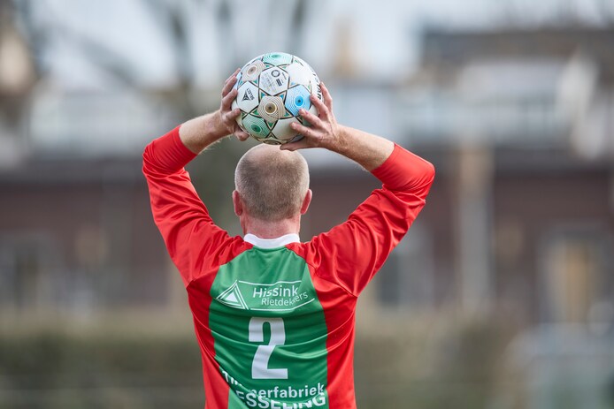 Robert Ruiterkamp (47) speelt nu samen met zijn voormalige F-pupillen ...