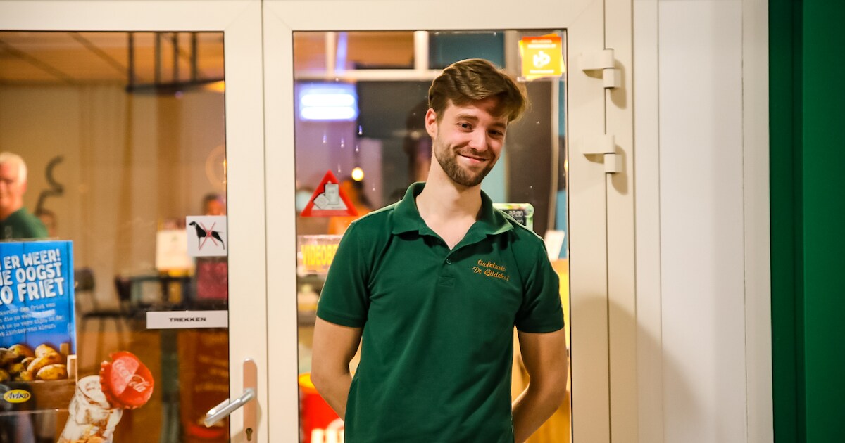 Als duivel vermomde man overvalt Apeldoornse snackbar, Youri schakelt ...