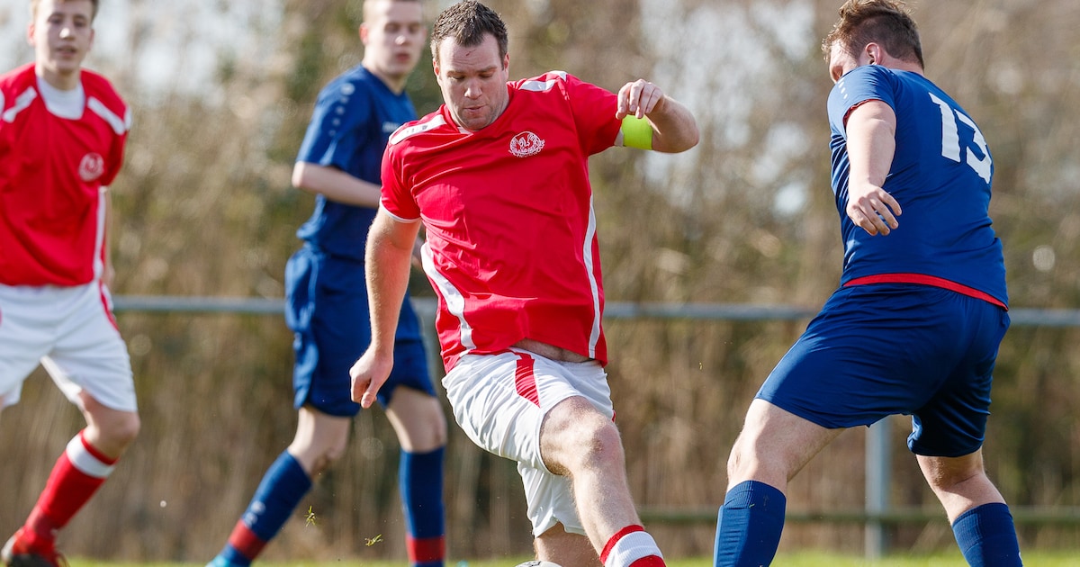 Dorpsclubs komen voetballers tekort, in Scheerwolde hangt het ...