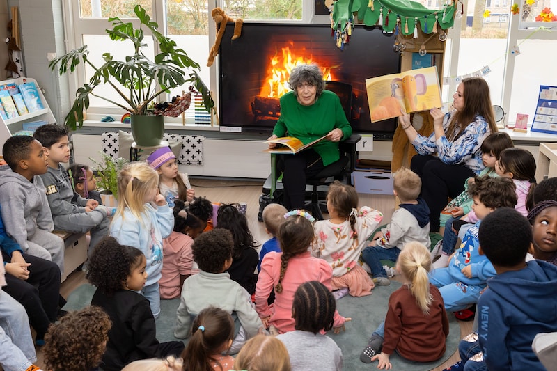 Hanneke Groenteman (86) krijgt met één prentenboek de klas stil ...
