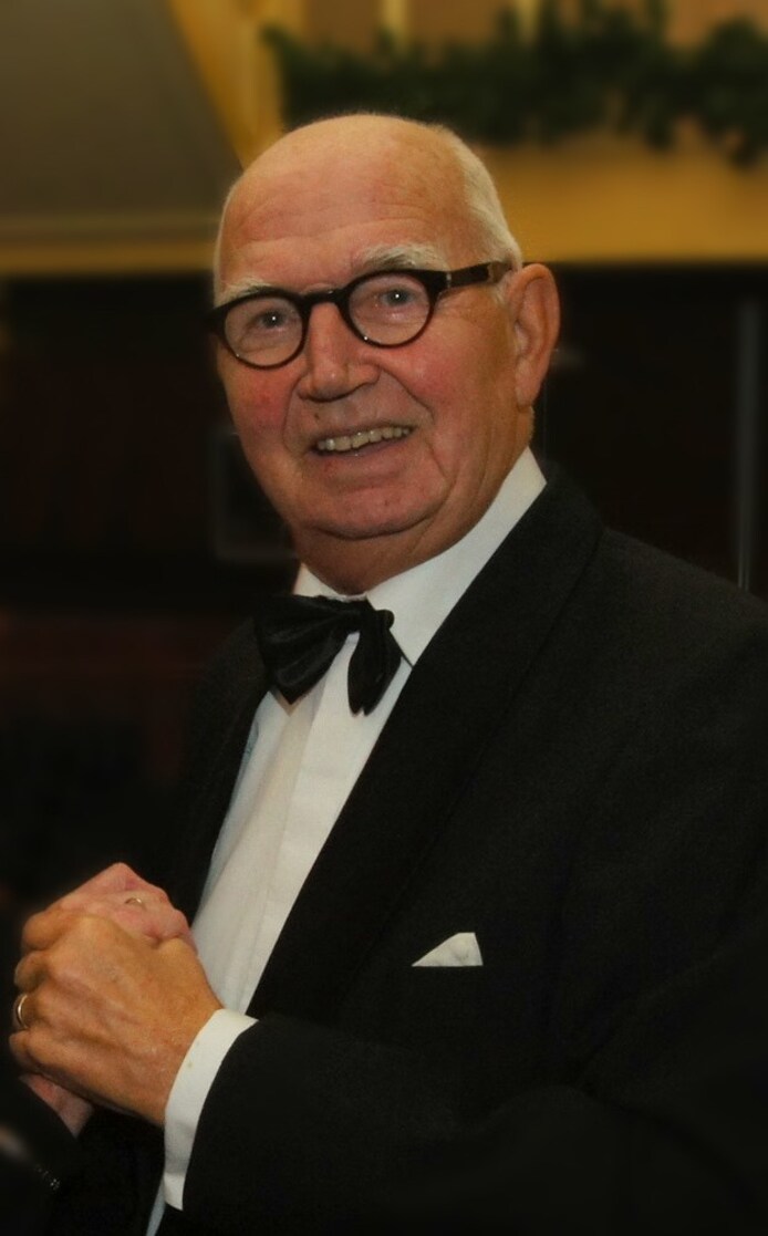 Dansleraar, dj en gastheer Hans Eppink (81) is overleden: ‘De muziek ...