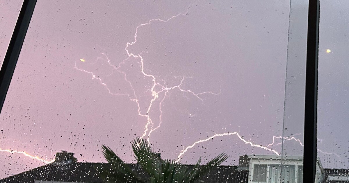 Veel flitsen, weinig knallen: waarom je nauwelijks donder hoorde ...