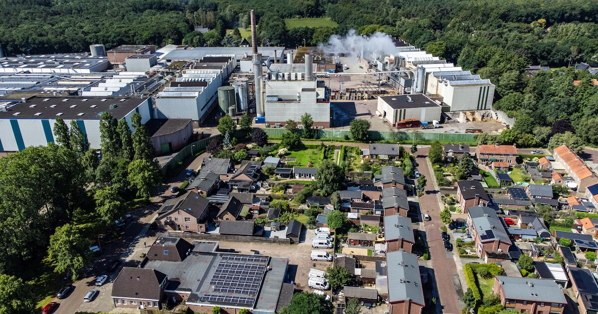Niet alleen verliezen 185 mensen hun baan; als deze fabriek sluit is de impact op het dorp enorm ...