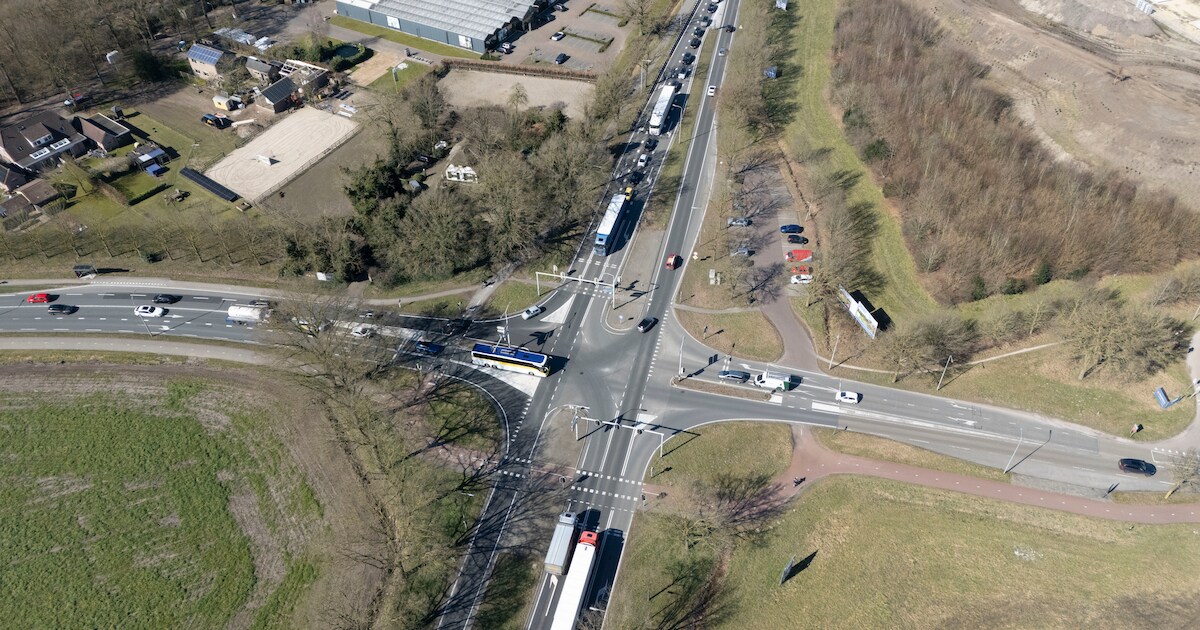Politiek Raalte is vertraging over aanpak berucht kruispunt een keer beu: ‘Wanneer worden wij ...