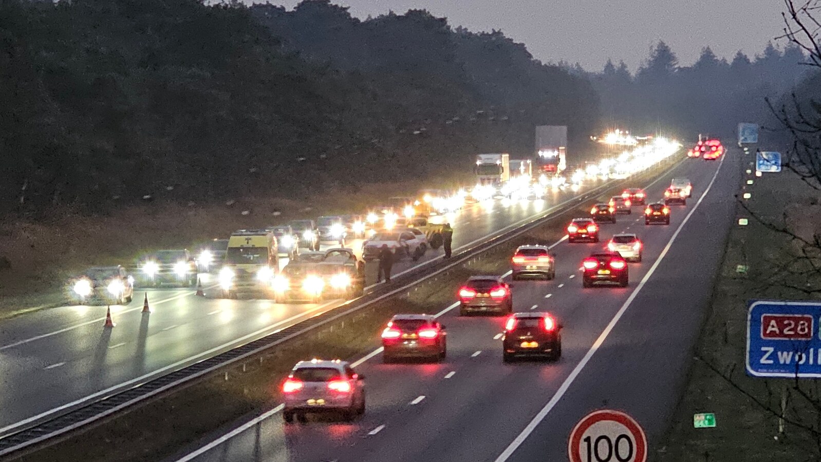 Ongelukken op A28 zorgen voor drukke ochtendspits met meerdere files | Foto | destentor.nl