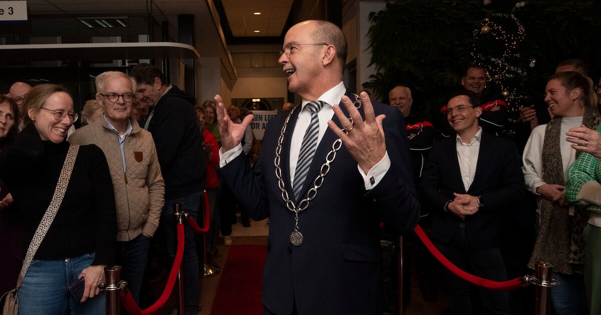 Emotionele burgemeester Brummen kondigt vertrek aan: ‘Wil voorkomen dat ...