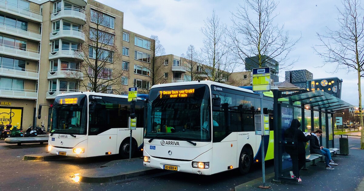 Inchecken in de bus met je bankpas of creditcard: het kan in Lelystad ...