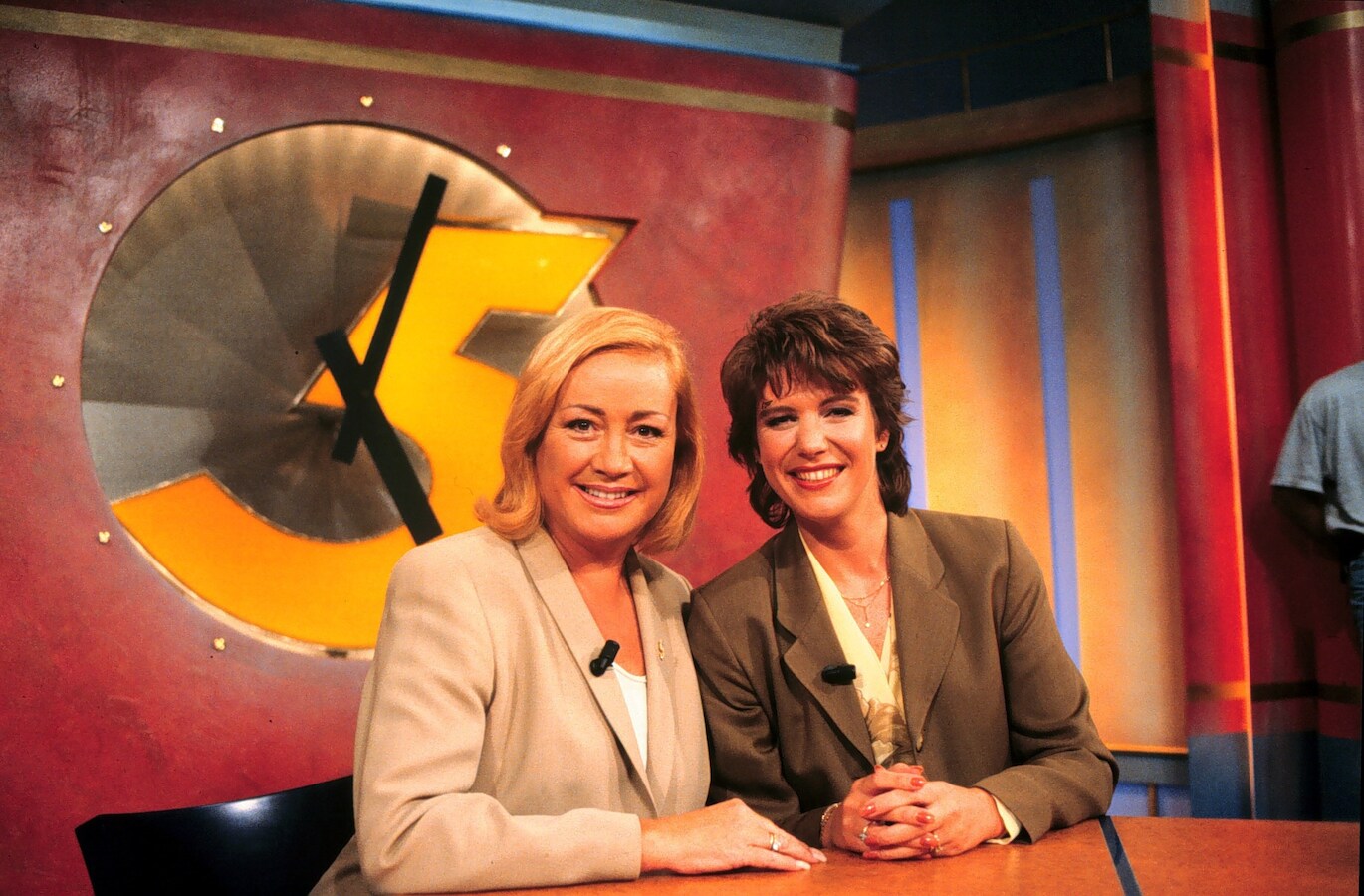 Oud-presentatrice Viola Holt op 76-jarige leeftijd overleden | Foto ...