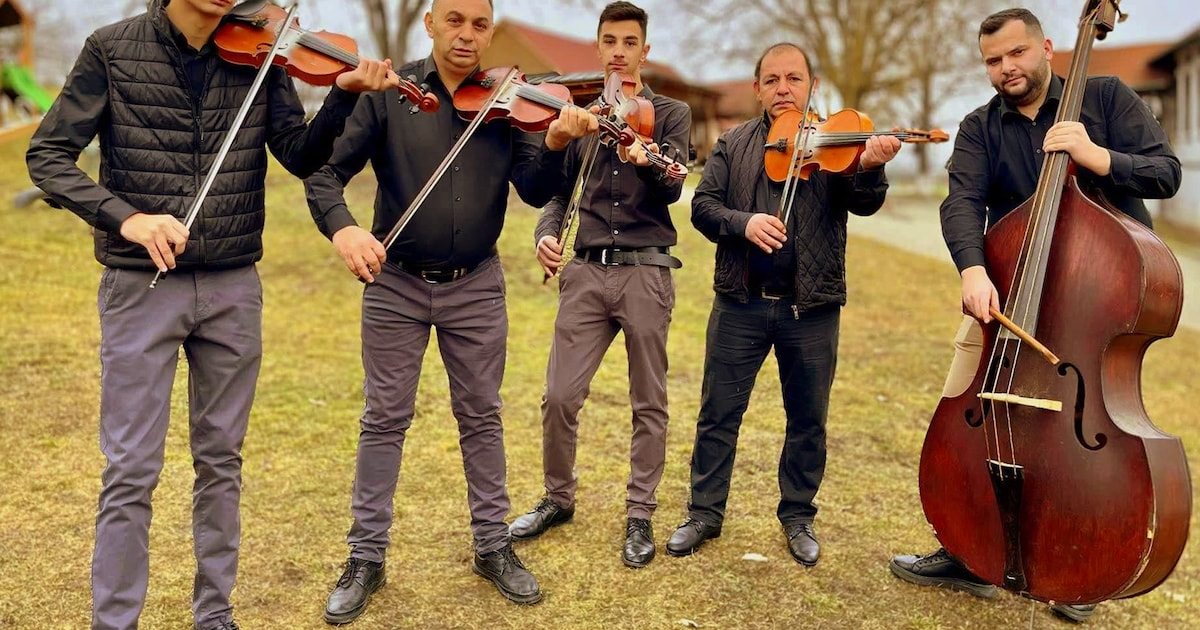 Roemeens dorpsorkest speelt traditionele volksmuziek in Zutphen | Regio ...