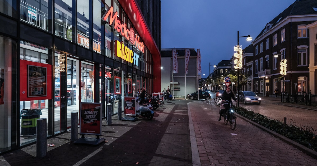 MediaMarkt liet speciaal een groot pand bouwen, nu sluit de winkel de ...