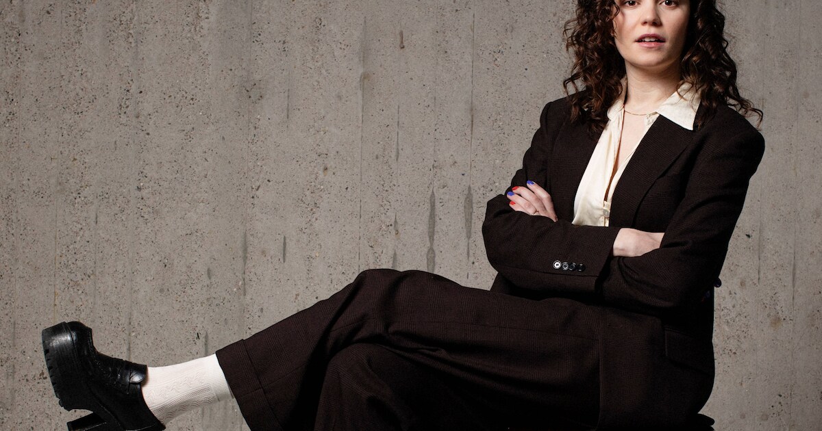 Actrice Frieda Barnhard werkt nu als postbode omdat nieuwe rollen ...