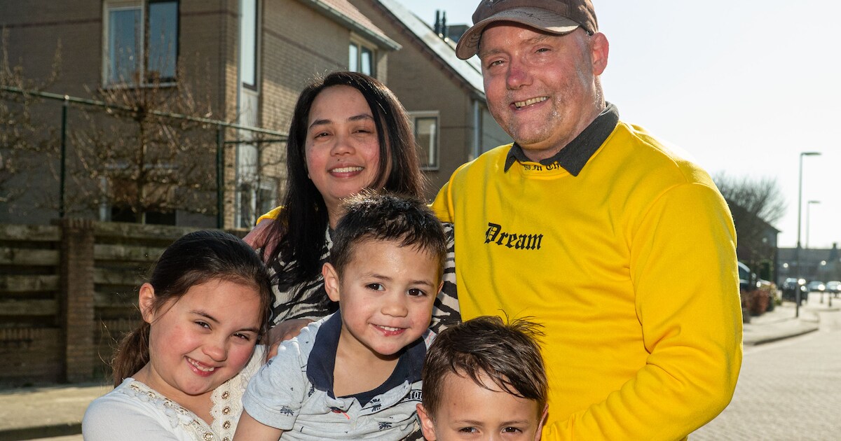 Eerst verwoest een brand hun huis, dan krijgt Stijn (44) te horen dat ...