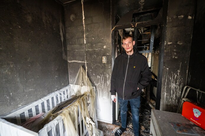 Edwin (25) wil kipnuggets warm maken, tien minuten later staat zijn ...