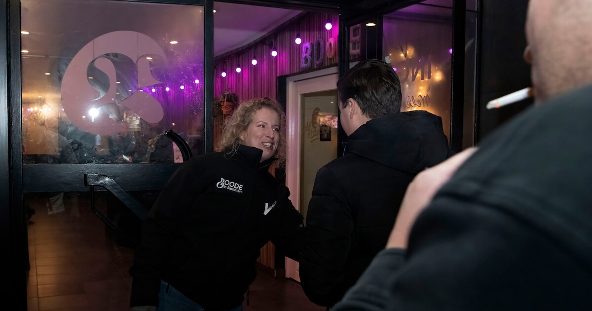 Flügelfles­jes in bh of haren: horeca worstelt met de tieners die ...