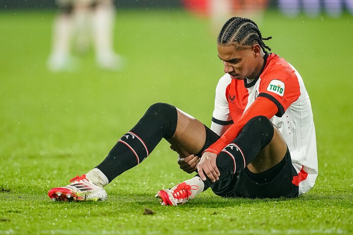 Robin van Persie kraakt harde noten bij Feyenoord: ‘Vertrouwen moet je ...