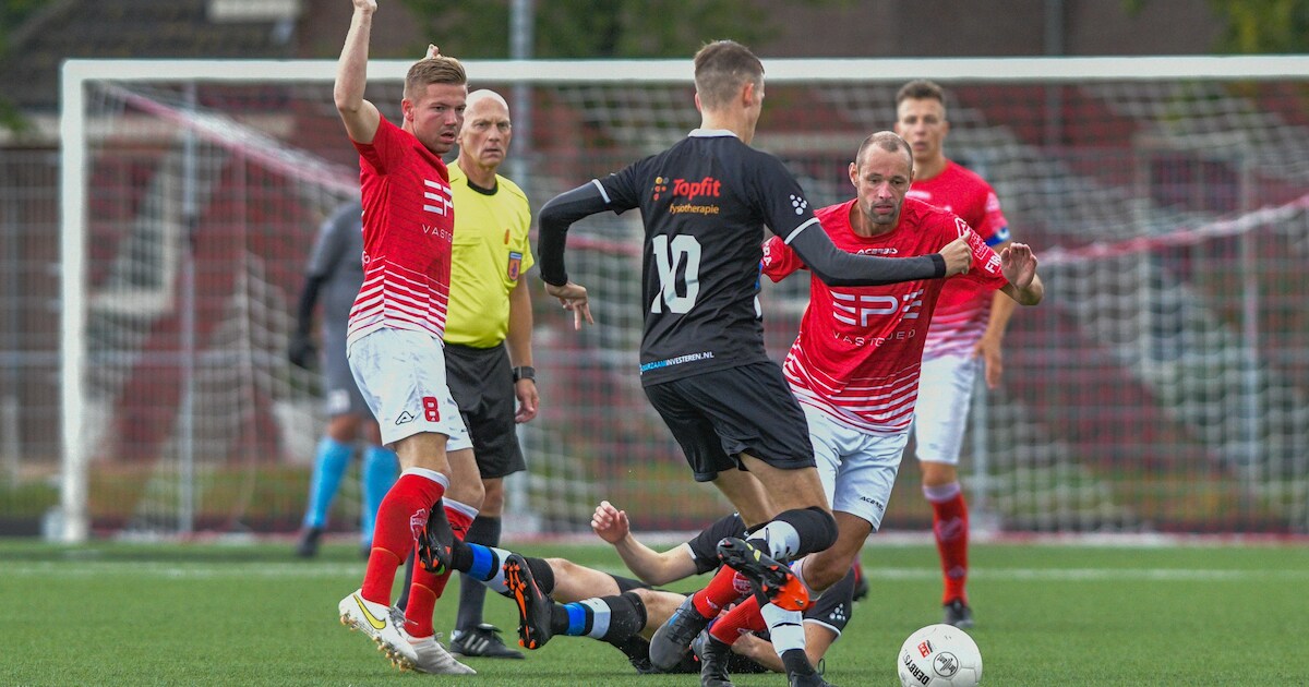Start van de competitie: Hoonhorst vergooit tweemaal voorsprong ...