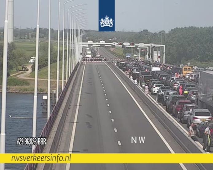 Brug na storing van bijna vijf uur weer open, bestuurders uren in de ...