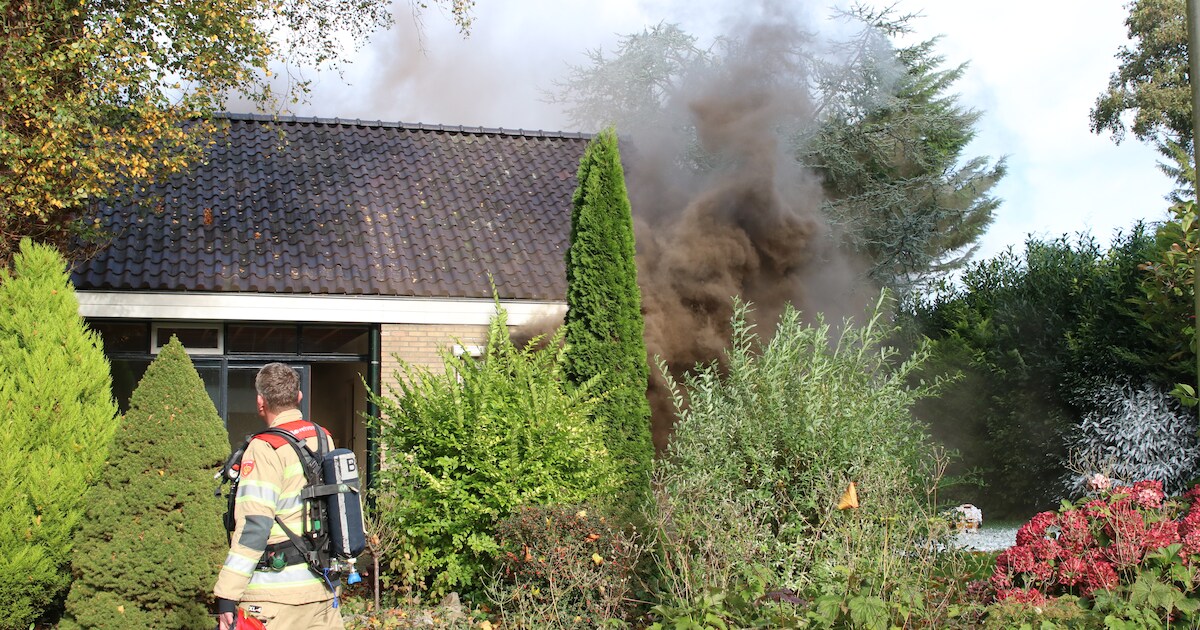 Giftige rook nadat purschuim vlam vat, naastgelegen woning in Emmeloord ...