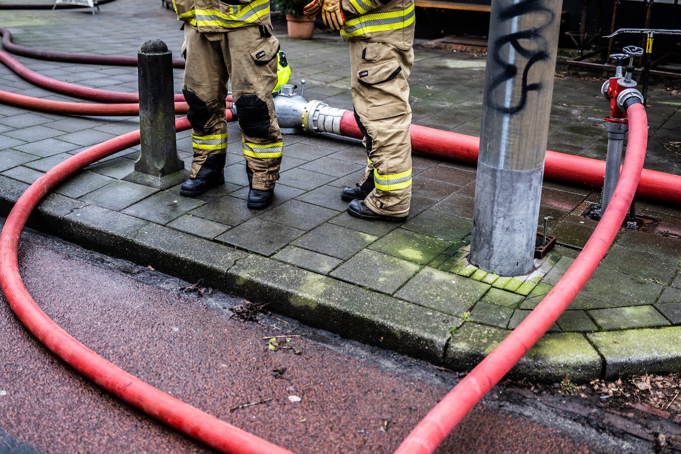 Bob vluchtte halsoverkop uit zijn woning, nadat er brand uitbrak ...