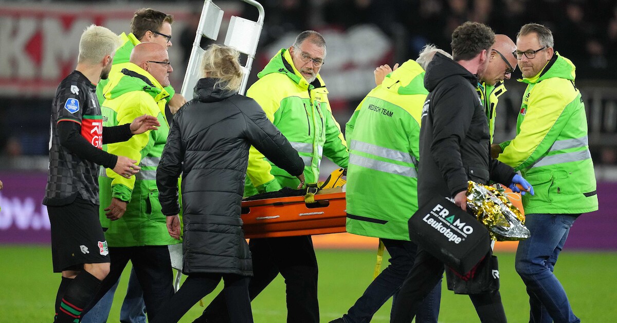 Bas Dost verder onderzocht nadat hij in elkaar zakte op veld, precieze ...