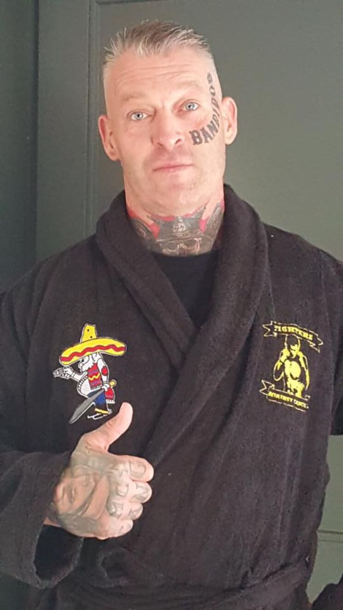 Ooit een tuinman, nu een zware ‘cocaïnekoning’ met absurde tattoos: dit ...