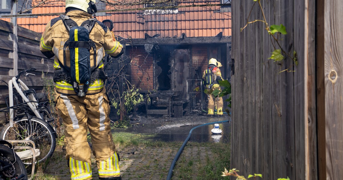 Woningbrand zorgt voor flinke schade aan huis en tuin in Deventer, ook ...