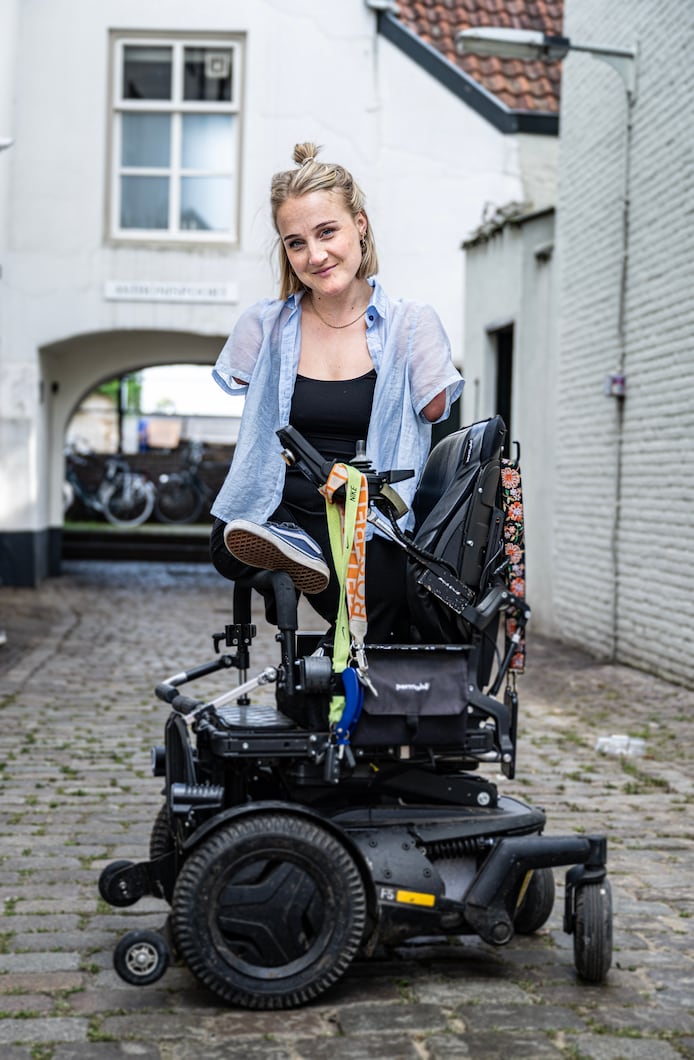 Ook zonder armen en benen weet presentatrice Eva Eikhout zich prima te ...