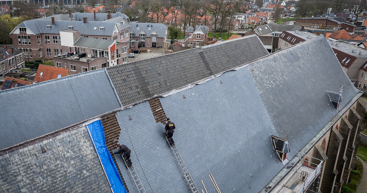 Monsterklus op duizelingwekkende hoogte: dak van Grote Kerk in ...