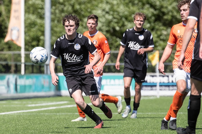 Op een donkere middag is er voor Schalkhaar een lichtpuntje: ‘De wonderen zijn de wereld nog ...