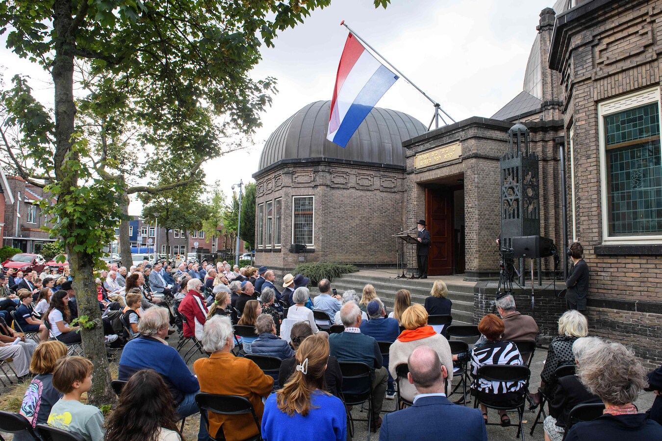 Sherida riep ‘Heil Hitler’, maar is welkom in Enschedese synagoge: ‘Ben ...